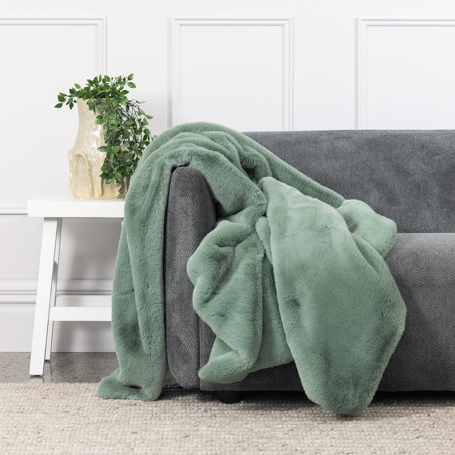 Throws - Design Republique Evelyn Faux Fur Throw