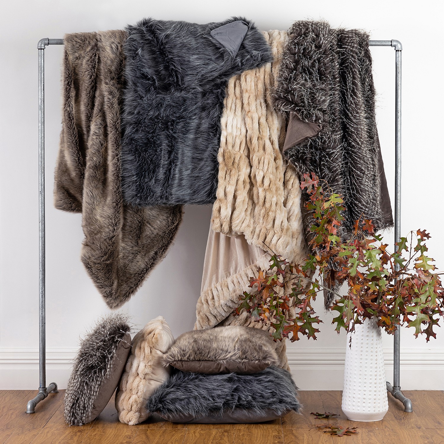 Design Republique Mason Wolf Faux Fur Cushion | Faux Fur Cushion