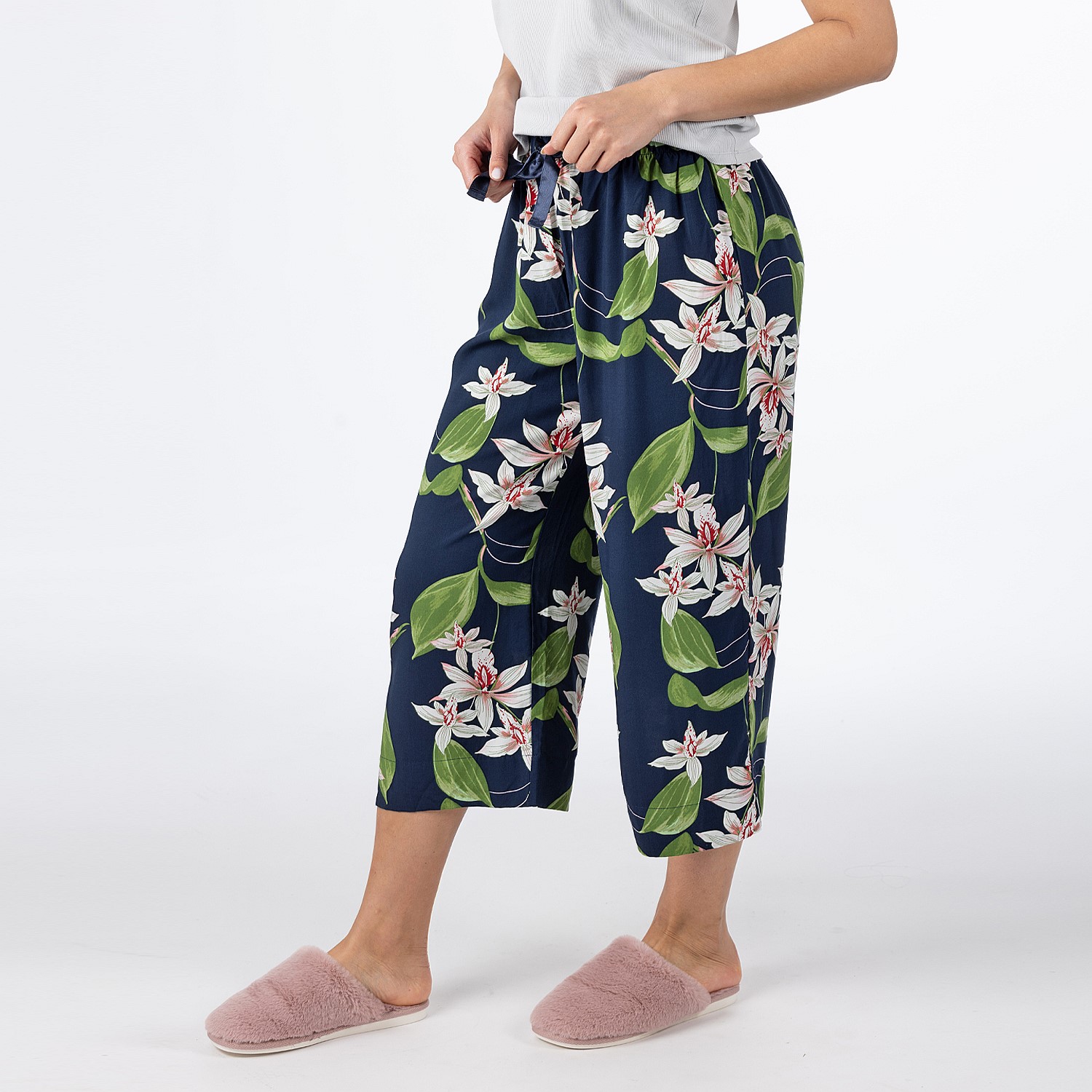 bb&b Sleep Tropical Print Capri Pants